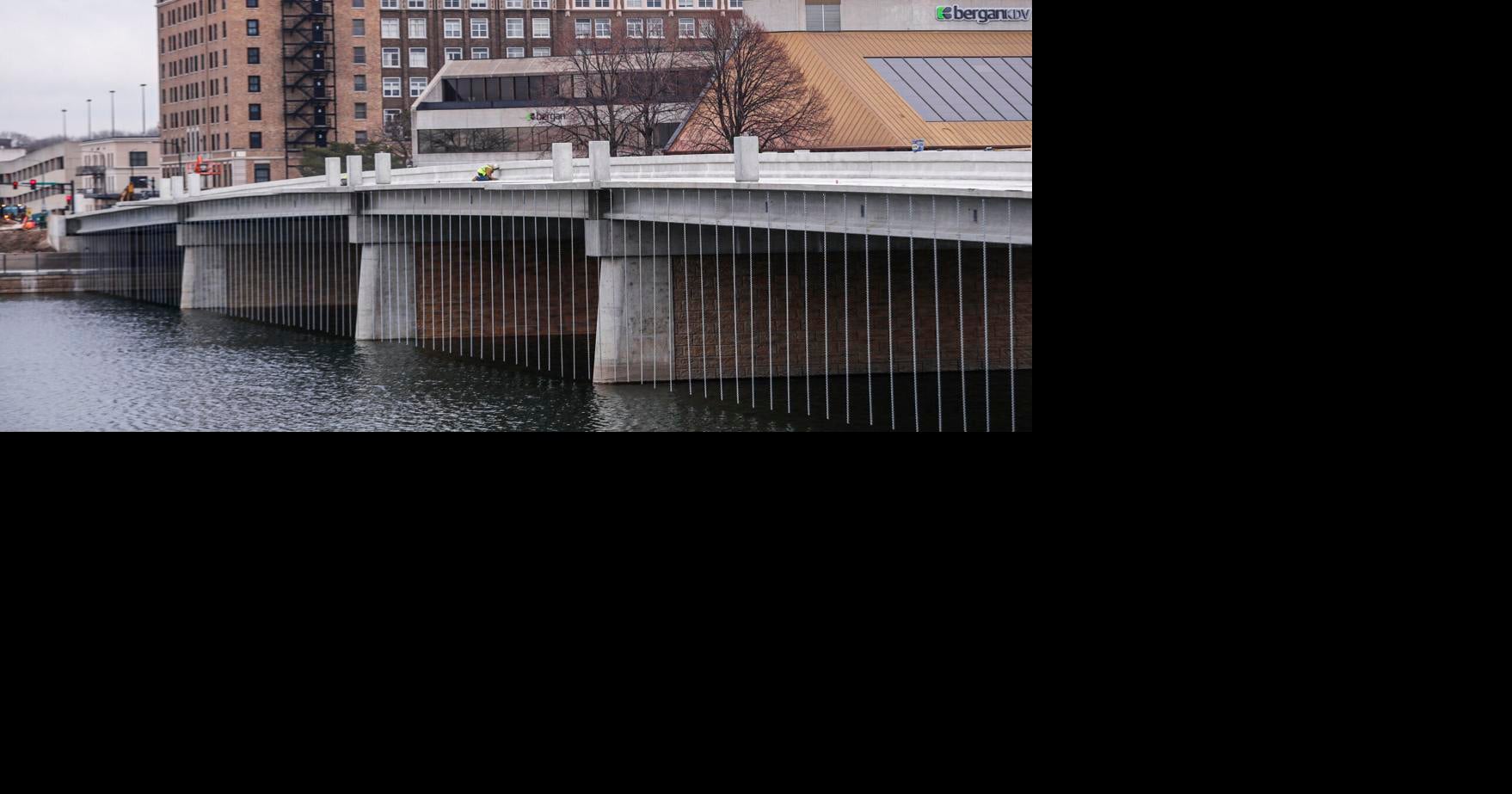 Downtown Waterloo bridges opening delayed further into fall