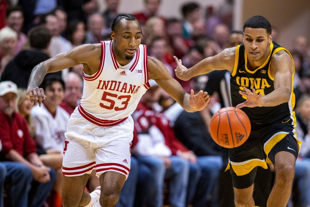 Murray scores 26 to lead Iowa past No. 15 Indiana 90-68