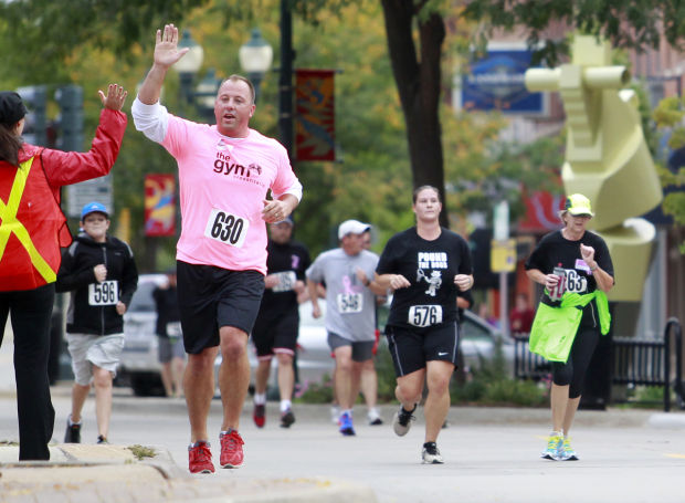 Runners 'in the pink' against breast cancer