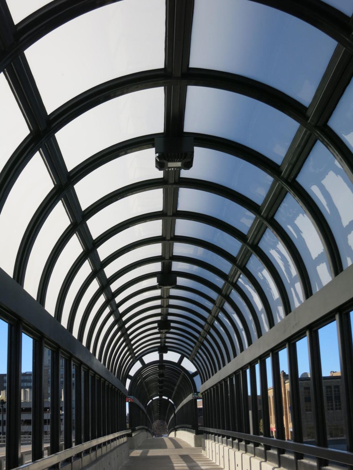 Waterloo 'puts the shine' back on downtown pedestrian bridge | Local ...