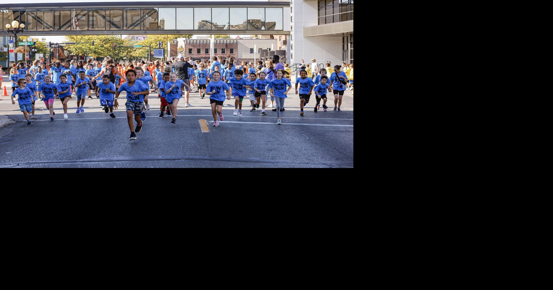 Fourth graders fill downtown Waterloo for Mayor's Fun Run