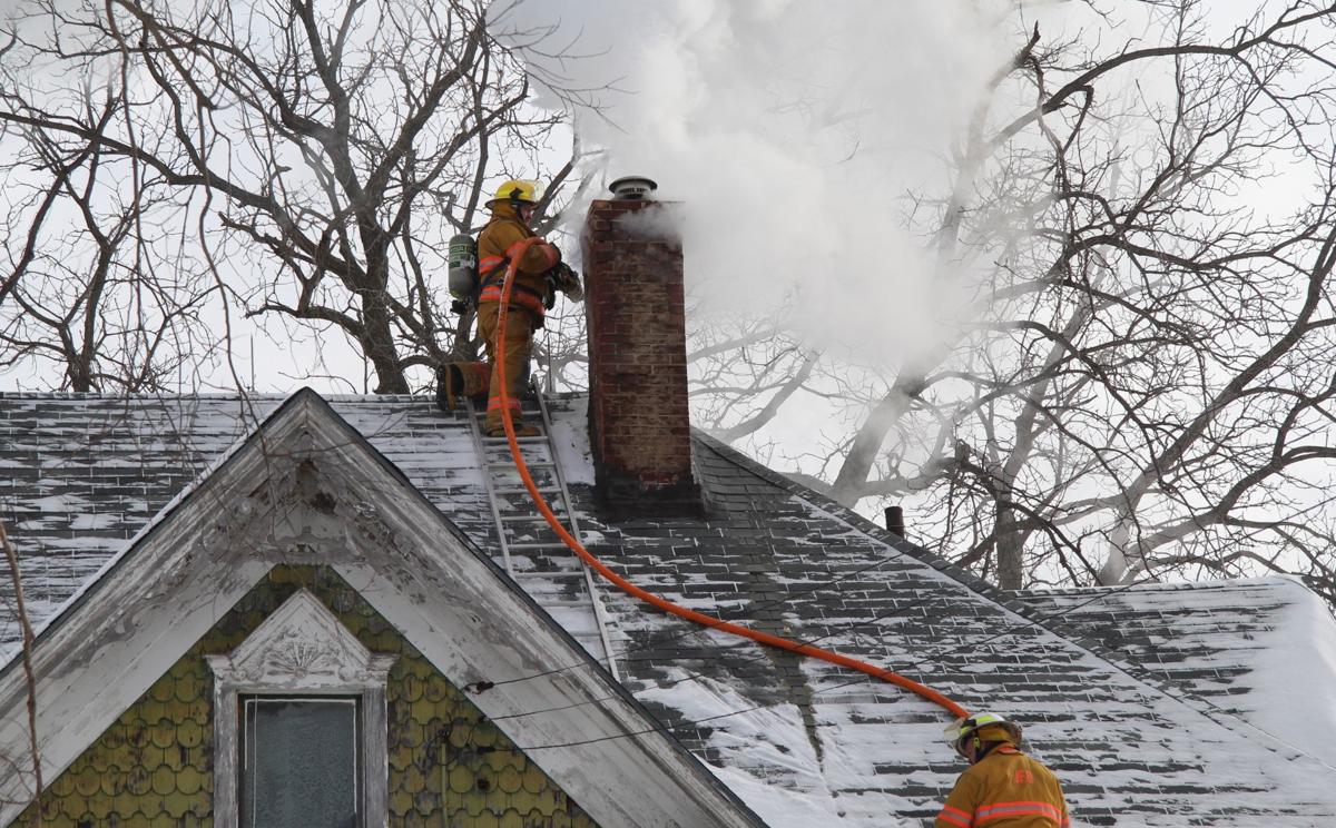 VIDEO: Firefighters extinguish Janesville chimney fire | Local News ...