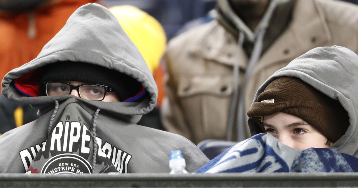 Iowa football: Fans brave conditions on cold New York night