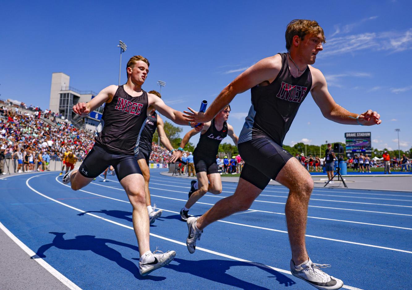 Cedar Falls' Schreiber wins 400 hurdles at the finish line