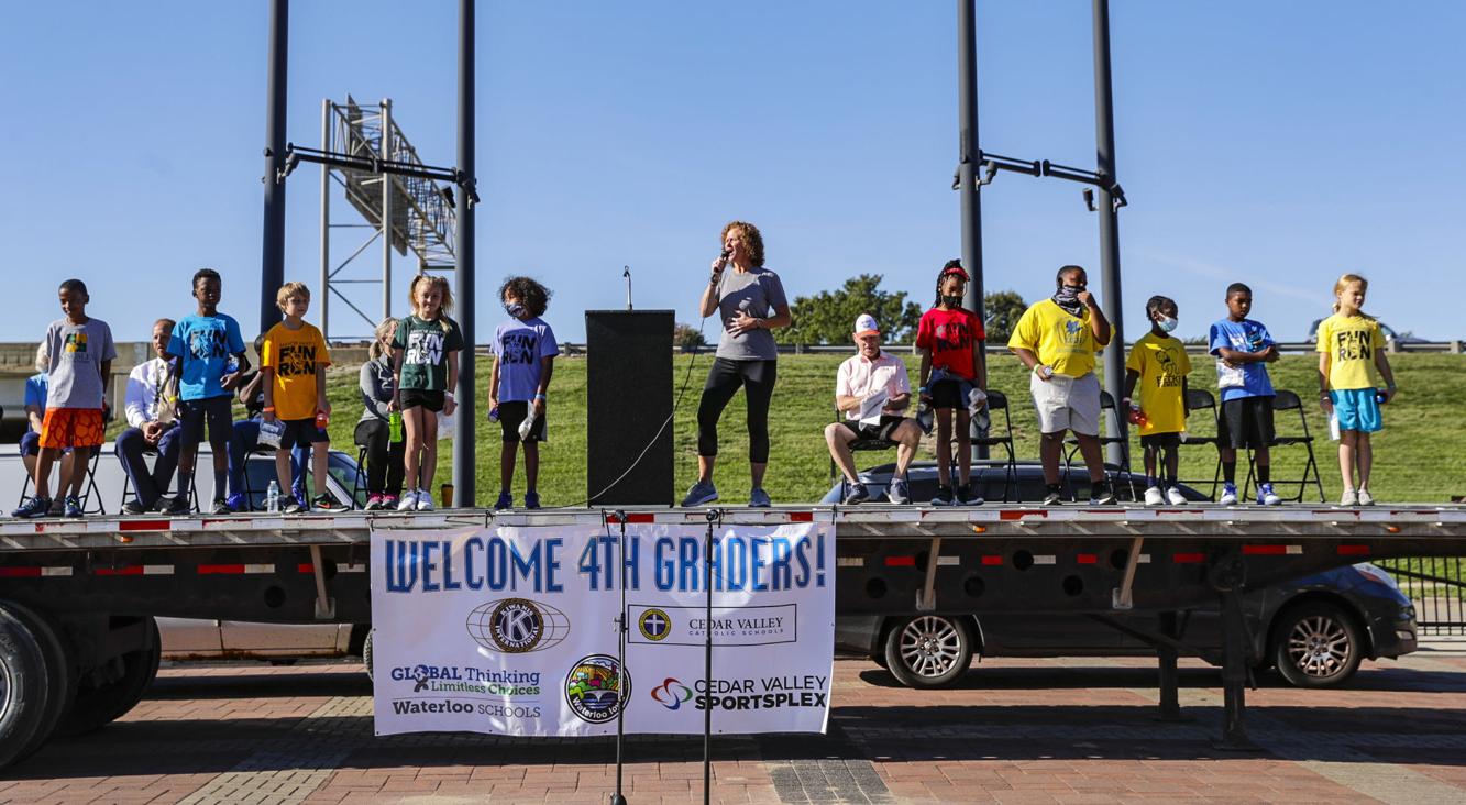 Waterloo fourth graders take on Mayor Hart in downtown fun run