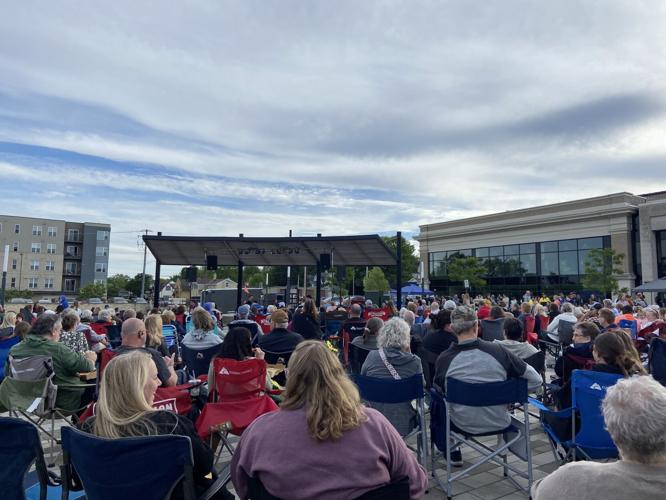 Hundreds pack Bentzin Family Town Square for Music on Main Street ...