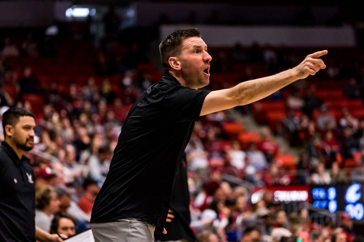 Lake Mills graduate Mark Darnall named head men's basketball coach at ...