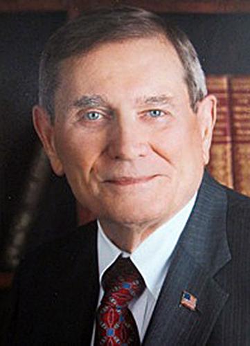 Distinguished Alumni Award recipient makes scholarship donation | Local ...