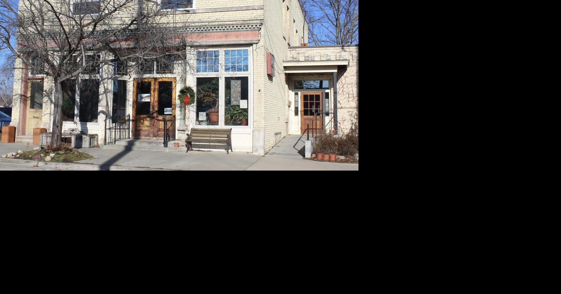 Artists and asterisks: Cafe Carpe owner reflects on Fort Atkinson folk ...