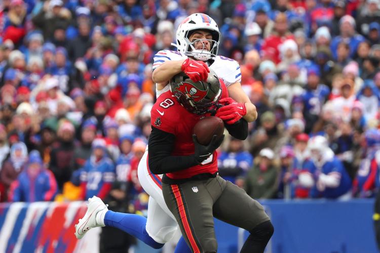 Josh Allen has 3 TDs passing, 3 rushing to outduel Baker Mayfield as Bills beat Buccaneers 44-32 ...