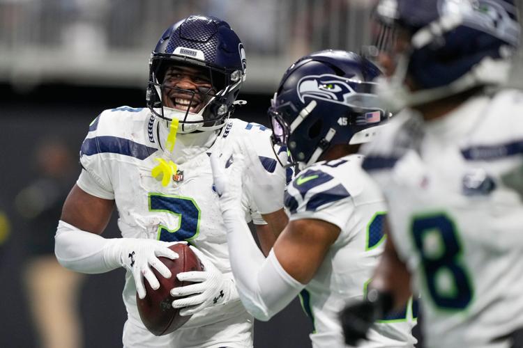 10 months after Super Bowl, Mahomes and Hurts struggle in historic week ...