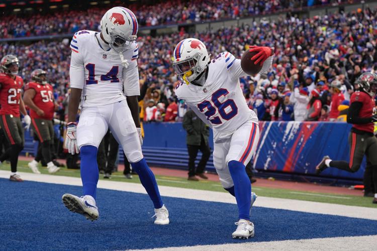 Josh Allen has 3 TDs passing, 3 rushing to outduel Baker Mayfield as Bills beat Buccaneers 44-32 ...