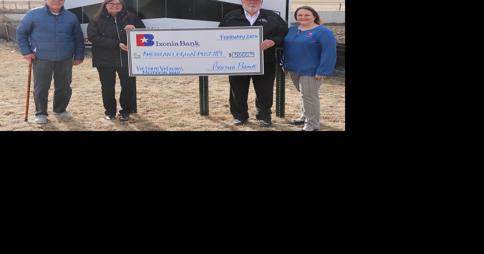 Ixonia Bank gifts $5,000 to The Wall | Local News | wdtimes.com