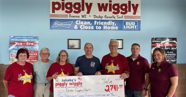 Jahnke's Piggly Wiggly makes contribution to Gold Star Trail | Local ...