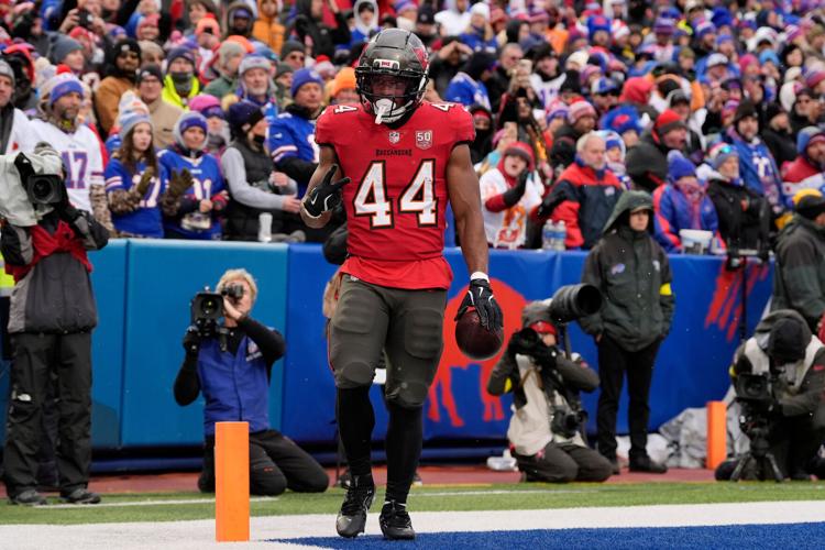 Josh Allen has 3 TDs passing, 3 rushing to outduel Baker Mayfield as Bills beat Buccaneers 44-32 ...