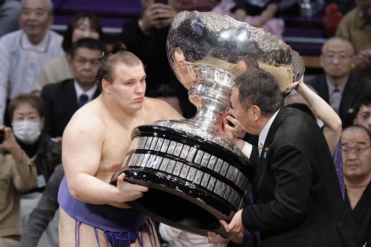 Ukrainian sumo wrestler Aonishiki nears the pinnacle of Japan's ...