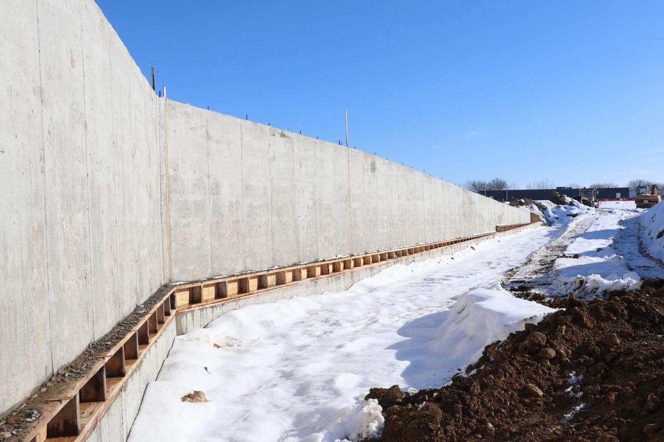 Taking shape; Work on Vietnam Veterans Memorial Wall continues | Local ...