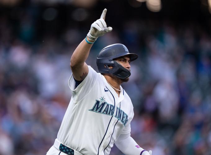 Mariners slugger Josh Naylor leaves game with back spasms after hitting ...