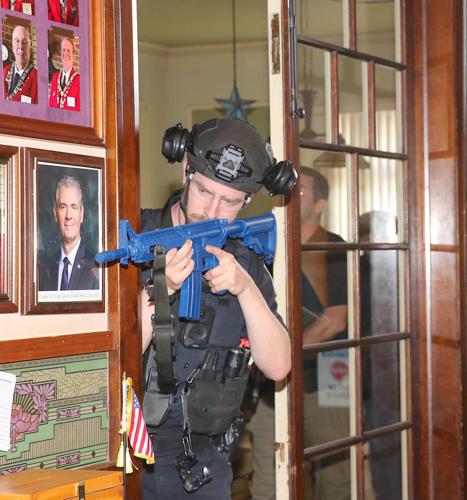 Entry team works together to secure safe outcome | Local News | wdtimes.com