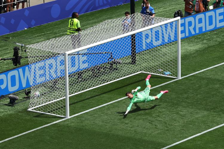 Belgium and its 'Golden Generation' veterans get off to unimpressive ...