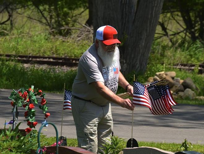 Family remembers veterans with flags | Local News | wdtimes.com