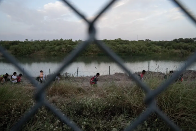 Texas officers take “full control” of Eagle Pass park against city’s ...