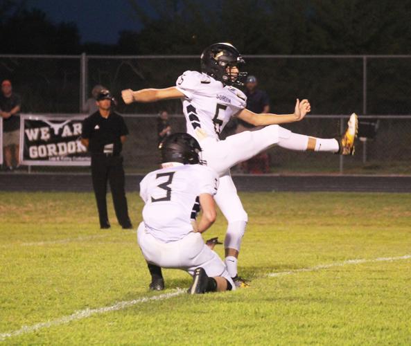 PHOTOS: Strawn, Gordon renew rivalry | Gallery | weatherforddemocrat.com