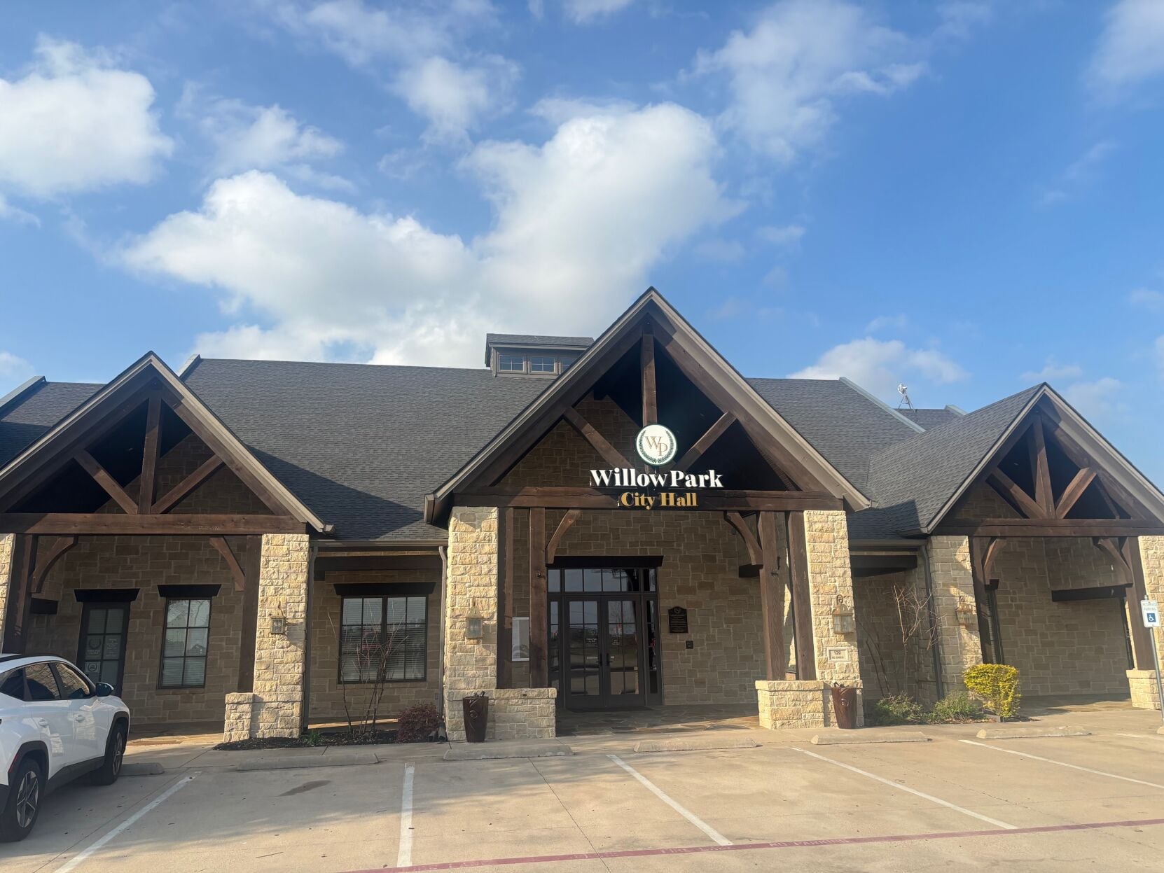 Water, county help with roads, data centers top topics at Willow Park ...