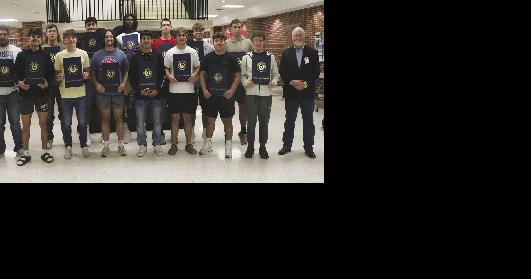 MWHS football players honored | Mineral-wells | weatherforddemocrat.com
