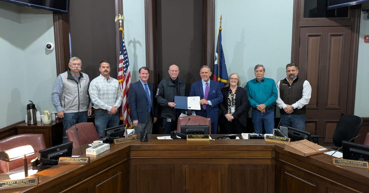 Harris honored for distinguished service | News | weatherforddemocrat.com Harris honored for distinguished service | News | weatherforddemocrat.com