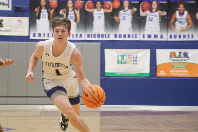 Roos basketball takes on Chisholm Trail for second district game ...