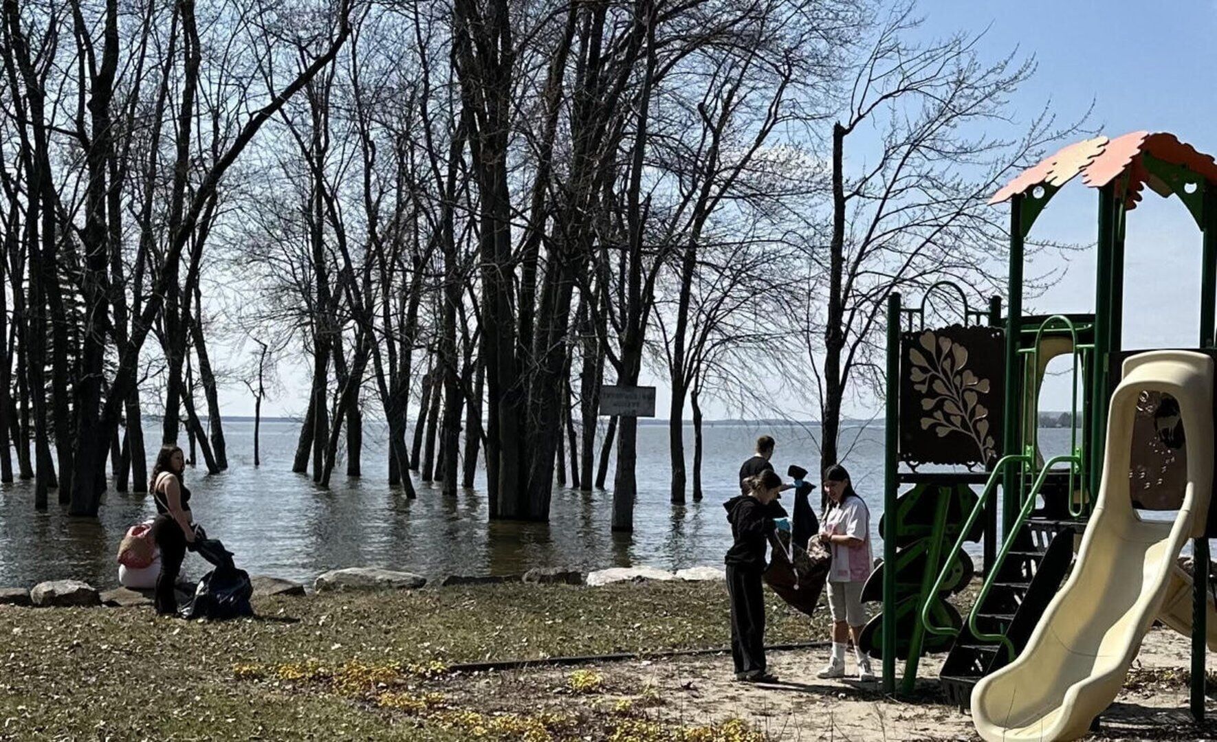 Kanesatake Earth Day school clean-up crew