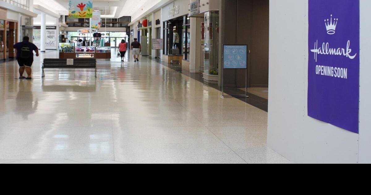 Seaway Mall aims to fill space as stores close