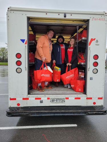 Wellanders pack the pantry in Seaway Mall food drive