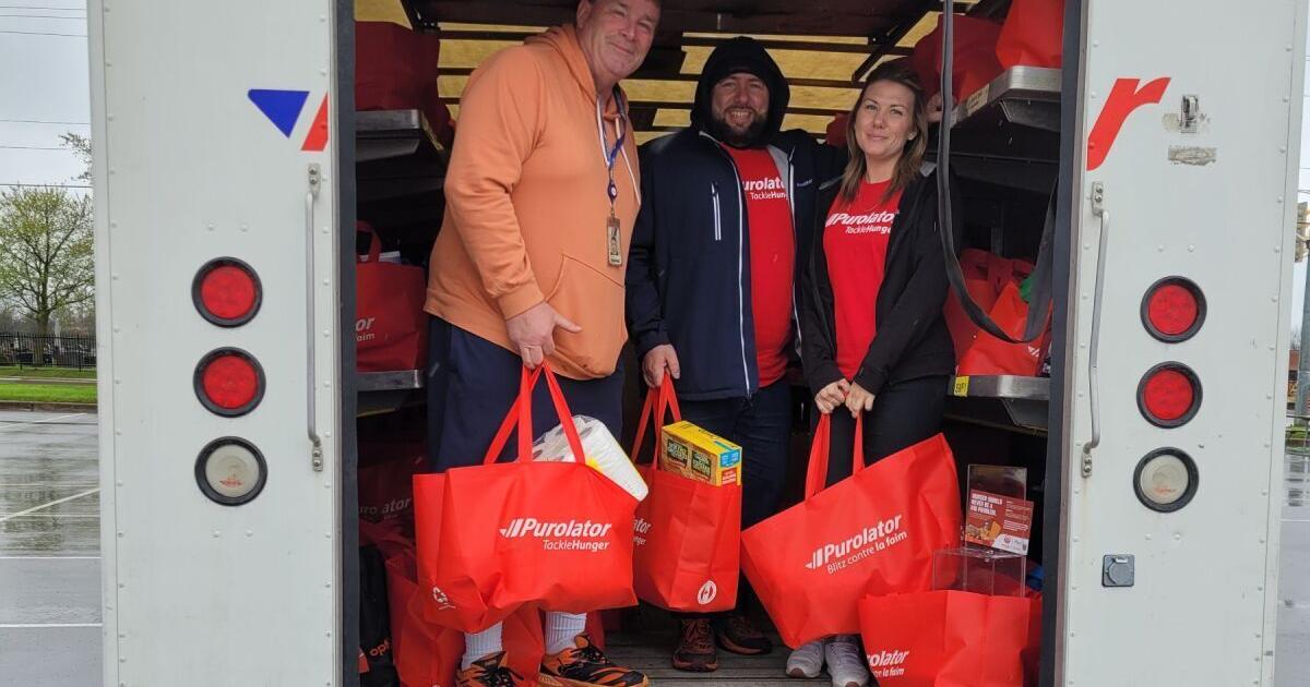 Wellanders pack the pantry in Seaway Mall food drive