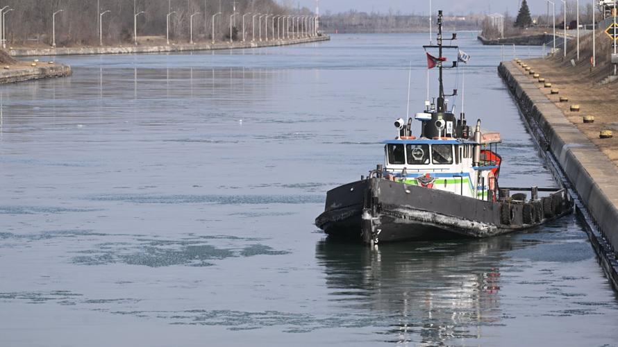 Photos: Tug keeping Welland Canal clear of ice