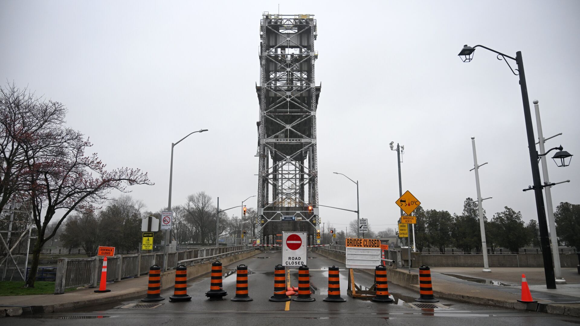 Cargo vessel strikes Port Colborne’s Clarence Street Bridge
