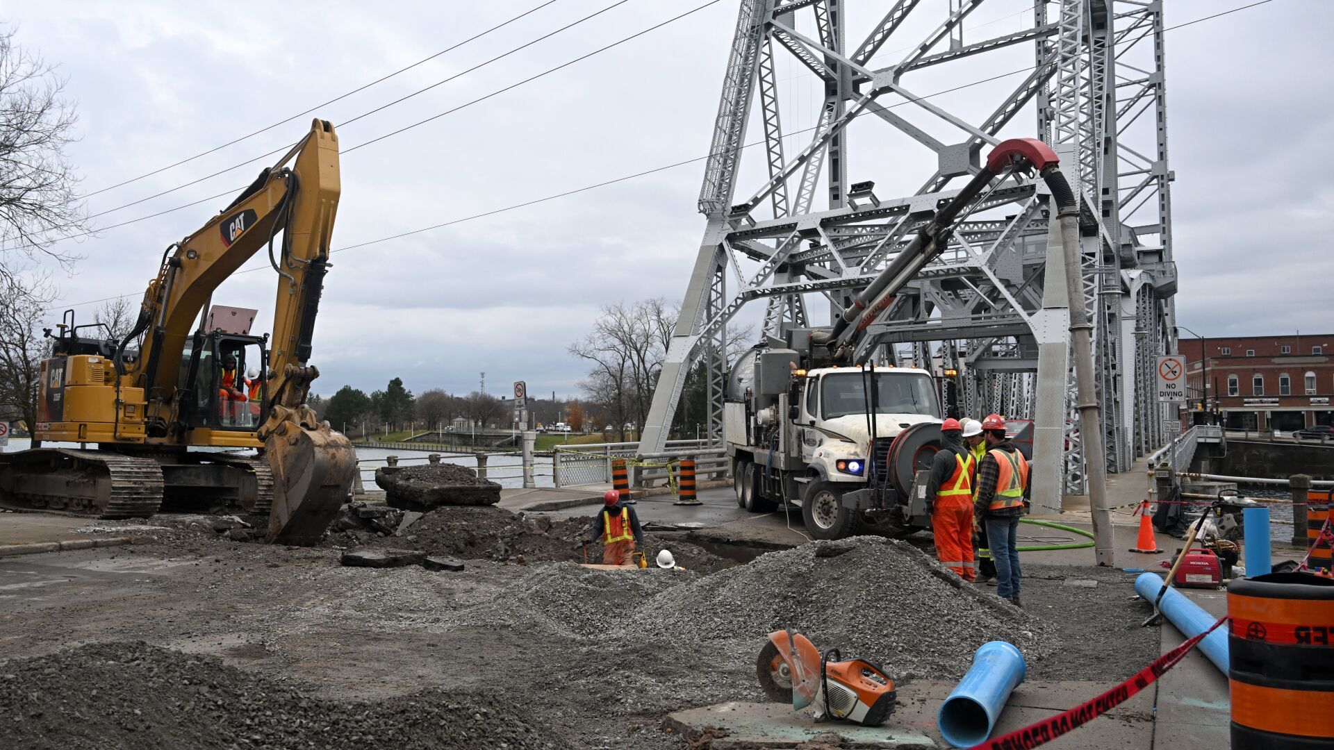 Welland West Main Street work shuts down Main Street Bridge
