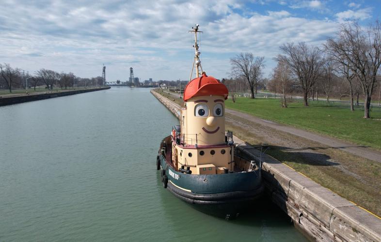 Theodore Too passes through Niagara