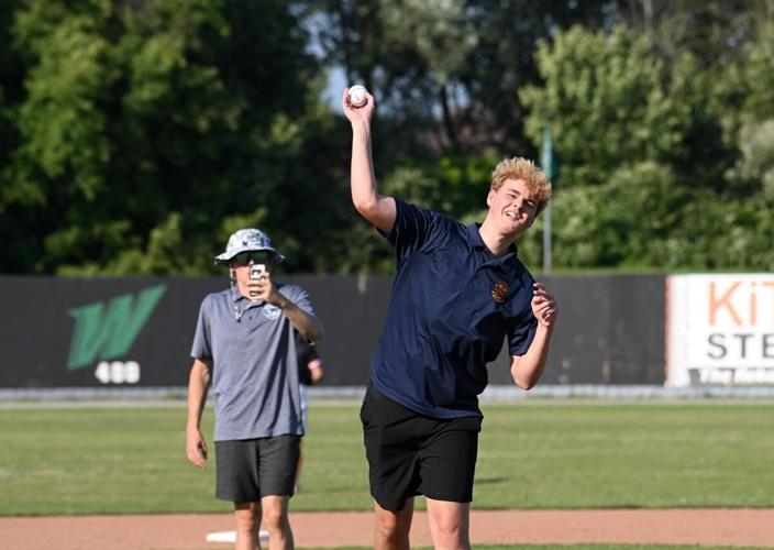 Welland Jackfish and Crimestoppers Niagara raise $4,300 for Hospice Niagara