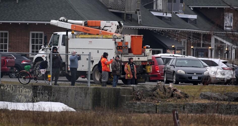 Police dive unit recovers truck from Welland Canal