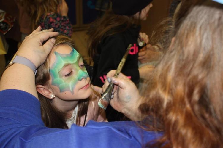 Families celebrate New Year’s Eve at market square in Welland