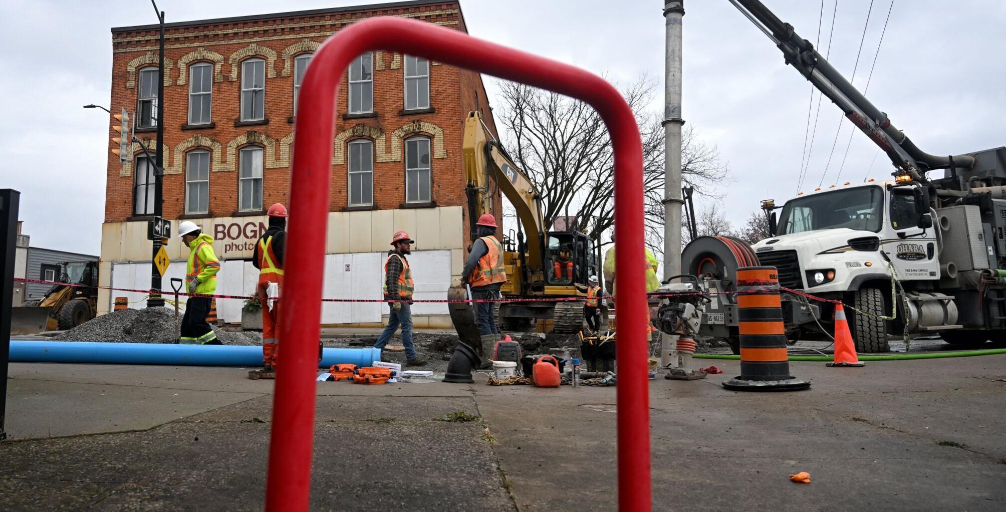 Welland West Main Street work shuts down Main Street Bridge