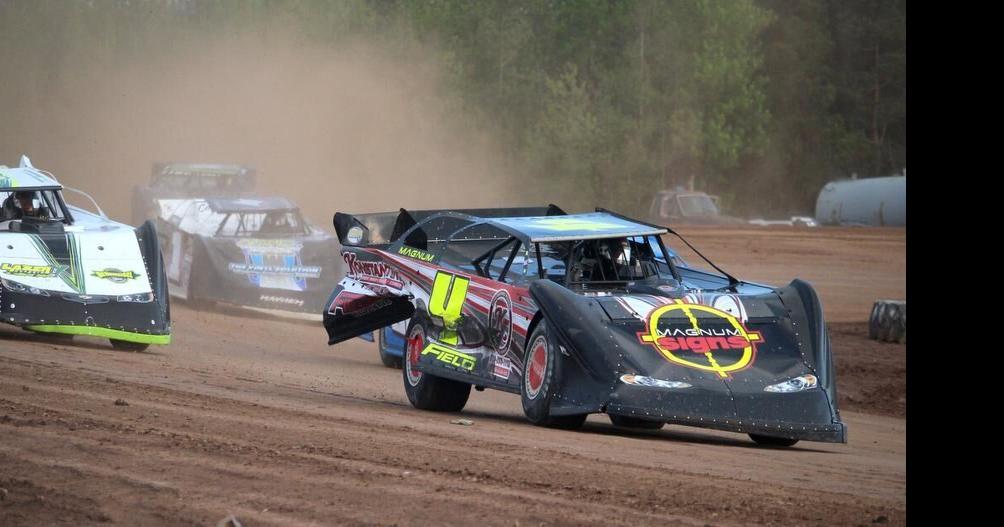 Modifieds racing on reconfigured track at New Humberstone Speedway