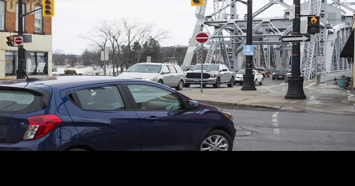 No turn, turn, turn on red: New sign at busy Welland West Main ...