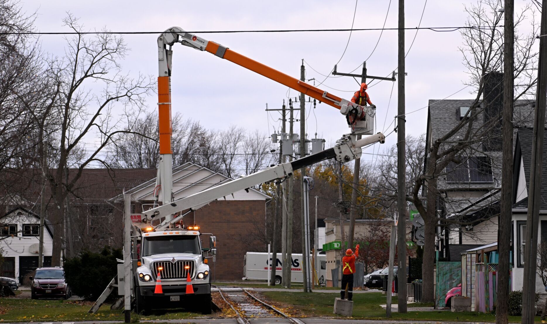Windstorm hammers Lake Erie shoreline