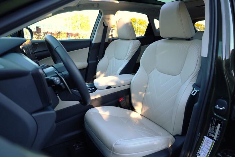 2025 Lexus NX 350h Hybrid, a Goldilocks Lexus crossover SUV