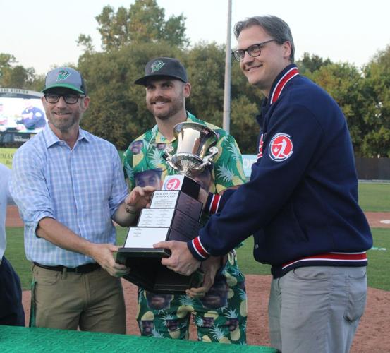 Jackfish take title before sellout crowd at home