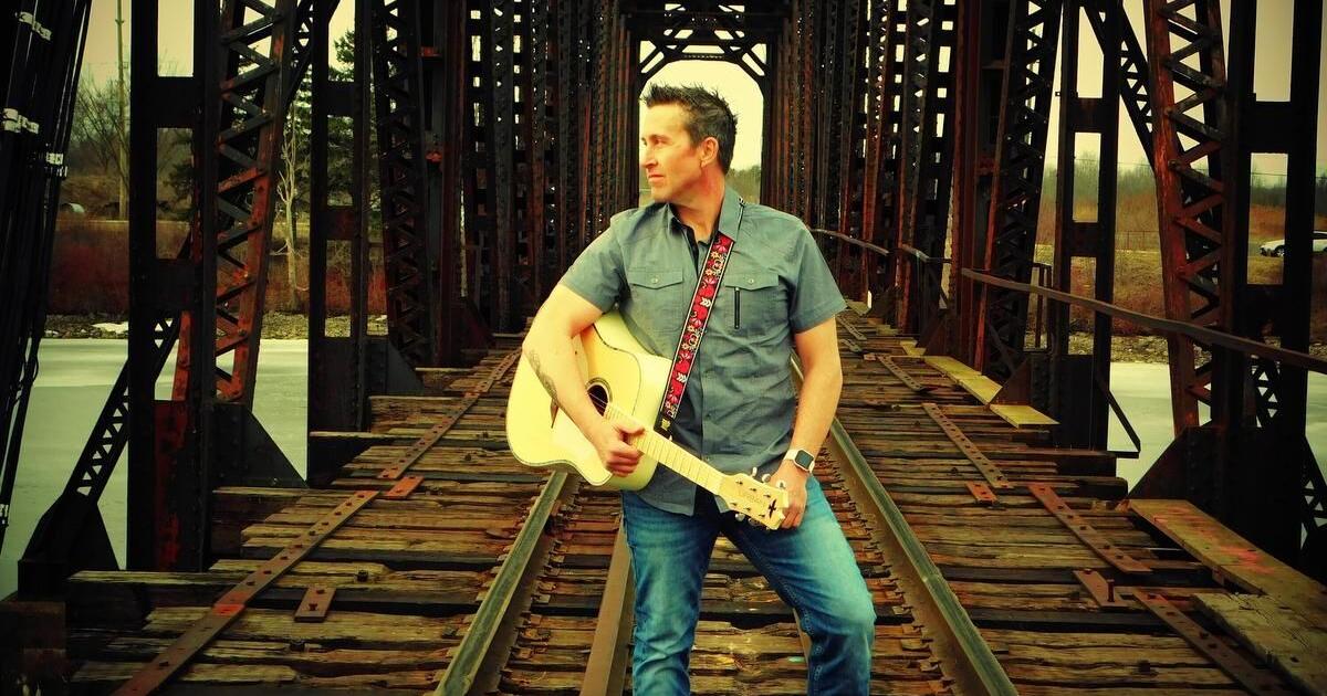 Country singer and Port Colborne native all about ‘cheering people up’