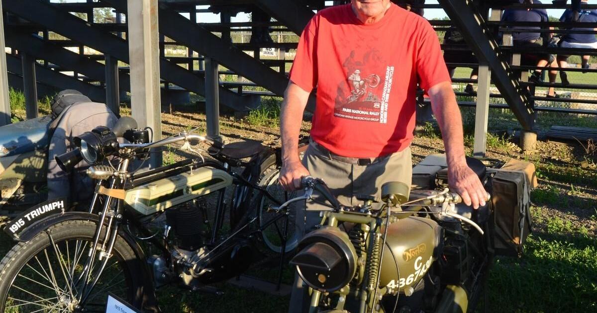 Welland track pays tribute to vintage motorcycles on Night of the Legends